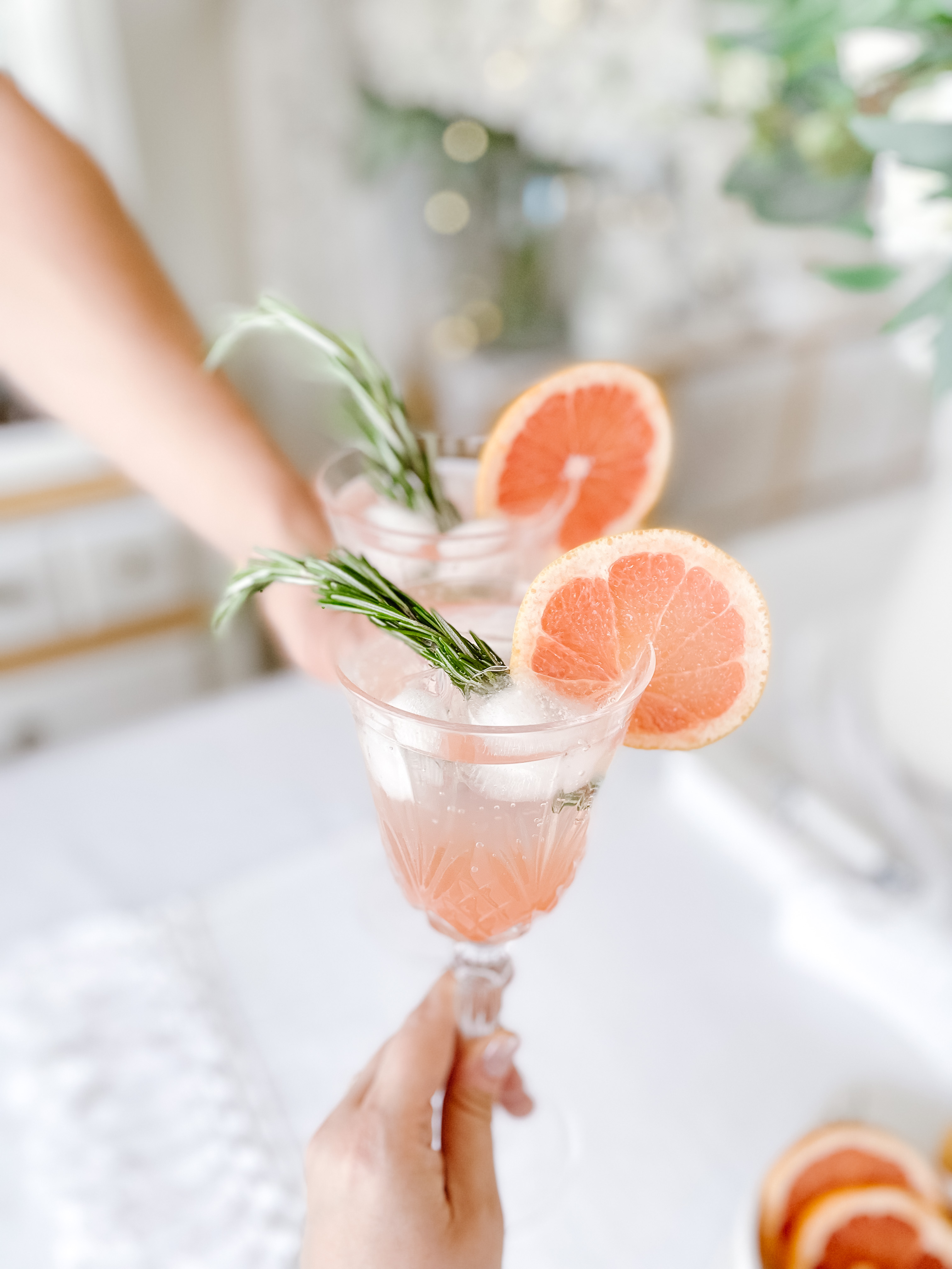 ROSEMARY GRAPEFRUIT SPRITZER