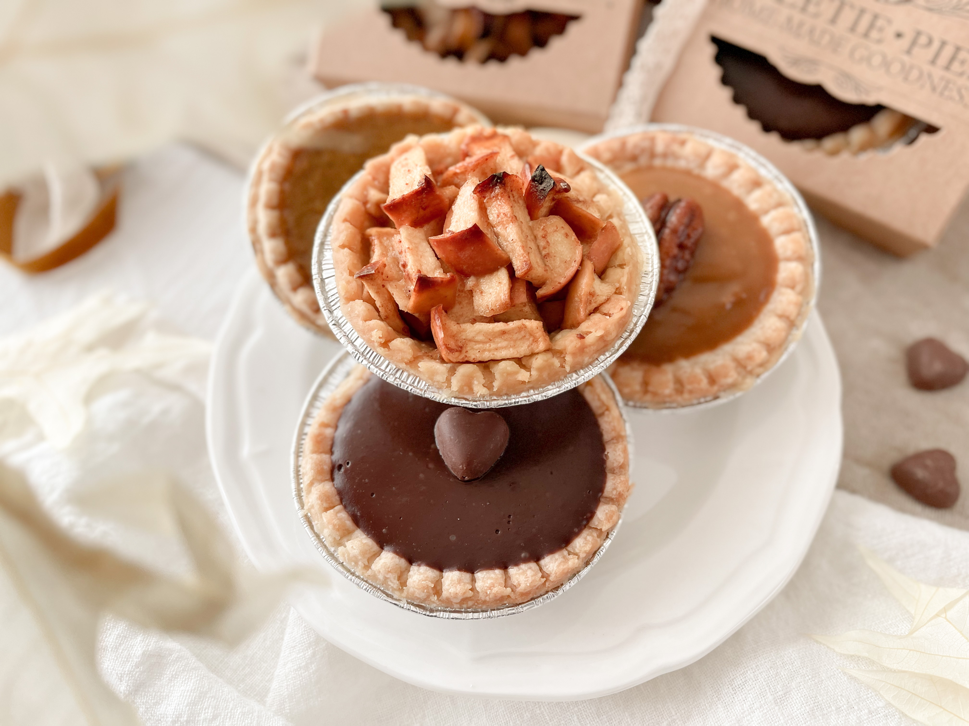 MINI PIE FAVOURS 4 WAYS WITH WEDDINGSTAR